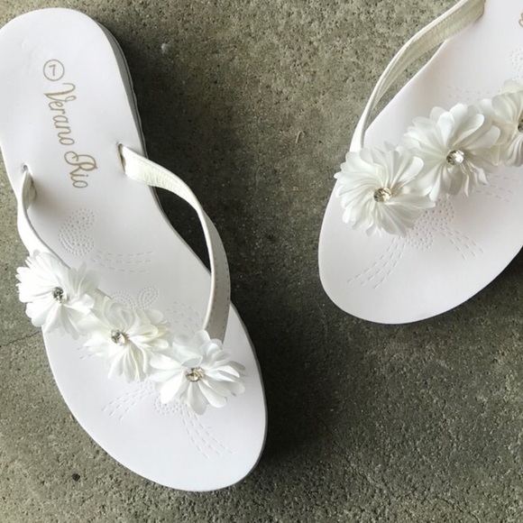 Verano Rio | Shoes | Verano Rio White Flower Thong Flip Flop Sandal ...